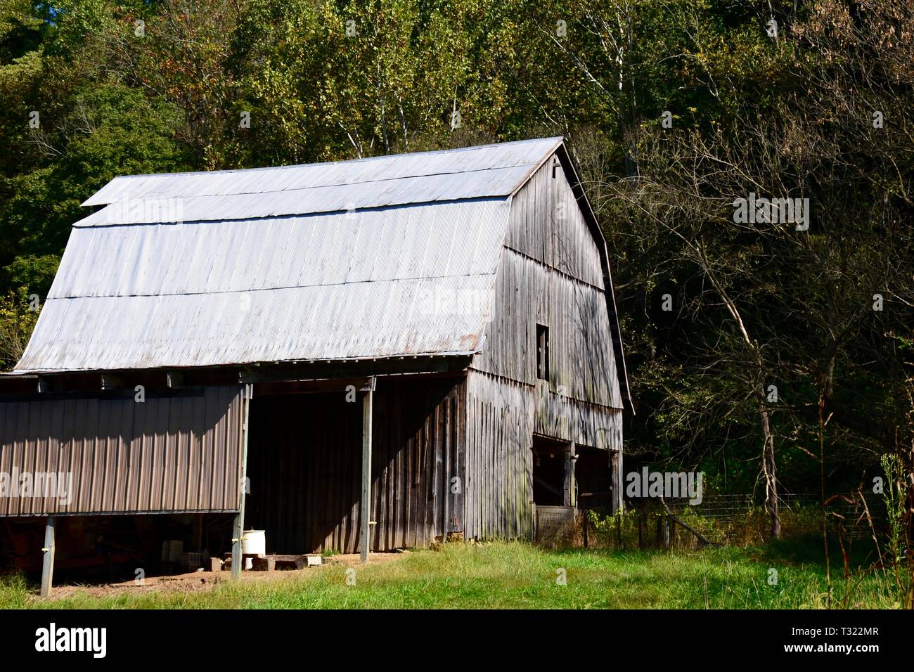 Empty barns hi-res stock photography and images - Alamy