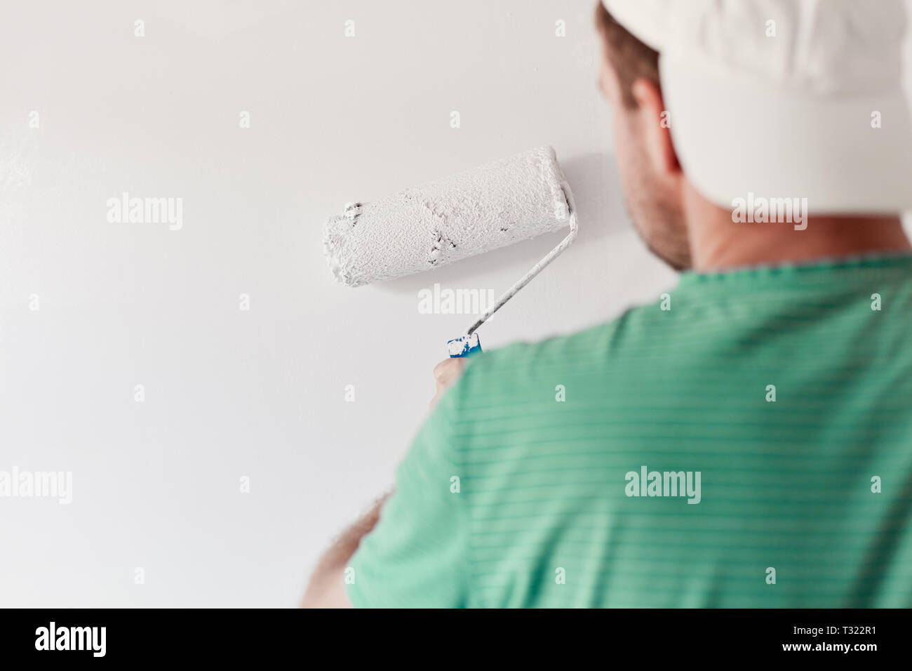 Back view painter painting wall hi-res stock photography and images - Alamy