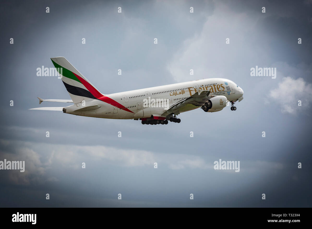 Emirates airbus a388 hi-res stock photography and images - Alamy