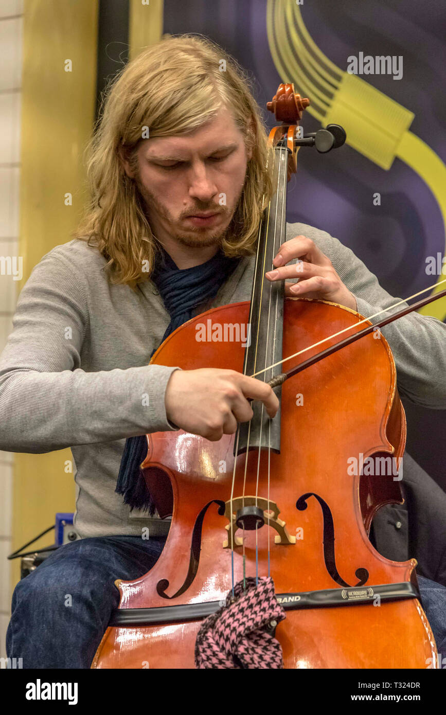 Cello Stock Photos & Cello Stock Images - Alamy