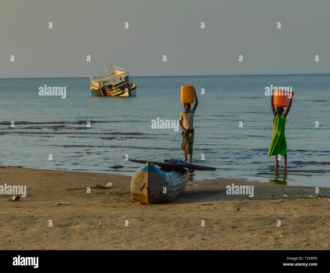 Carrying buckets of water hi-res stock photography and images - Alamy