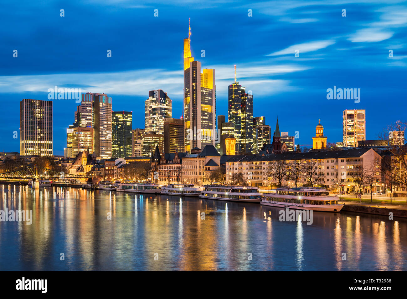 Frankfurt skyline at night hi-res stock photography and images - Alamy