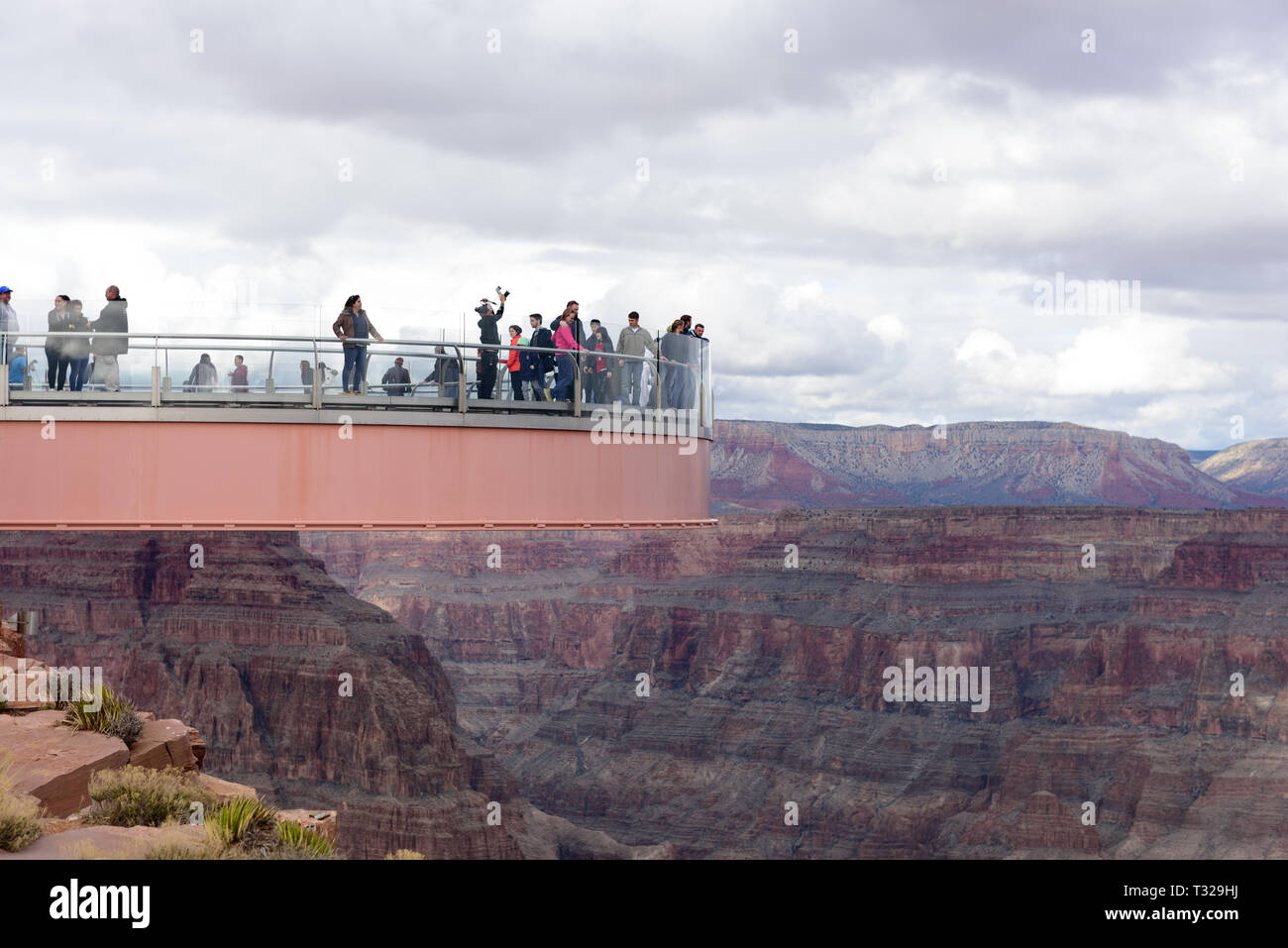 Glass walkway grand canyon hi-res stock photography and images - Alamy
