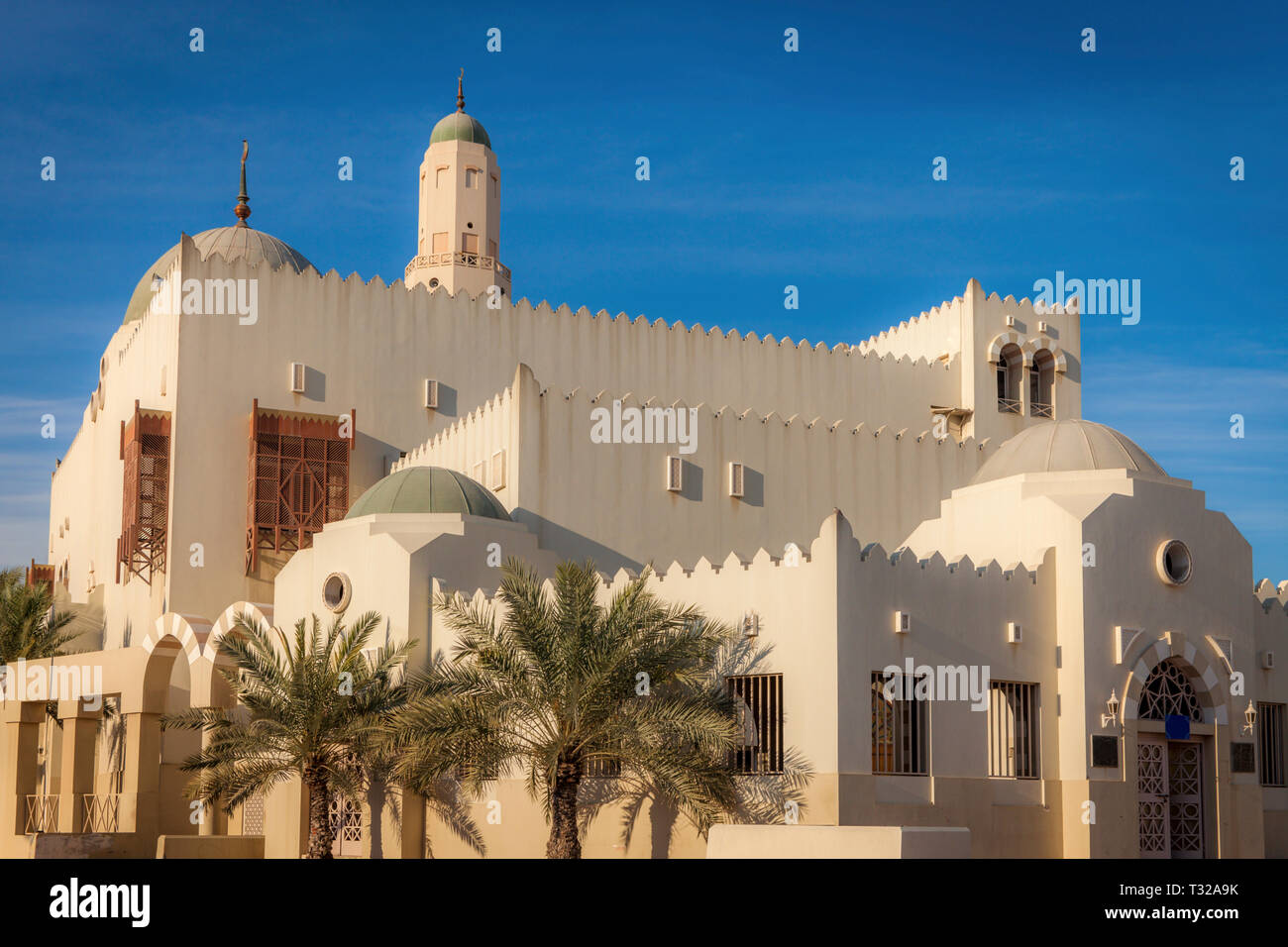 Mosque in the old town of Doha. Doha, Ad-Dawhah, Qatar Stock Photo - Alamy