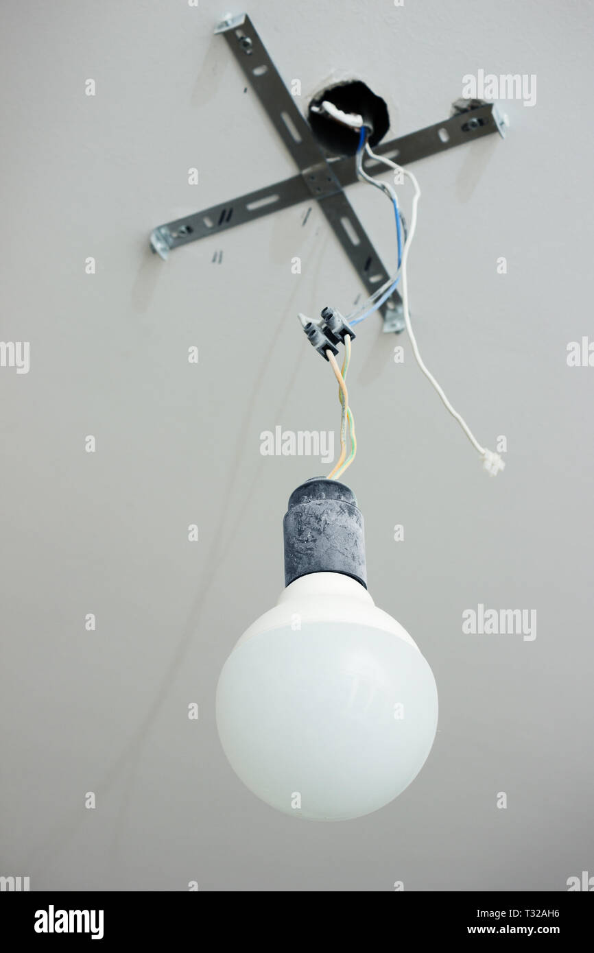 Temporary lighting, one lamp, repair of living room Stock Photo - Alamy