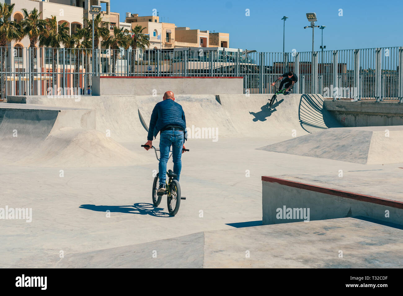 Cycling action shot hi-res stock photography and images - Alamy