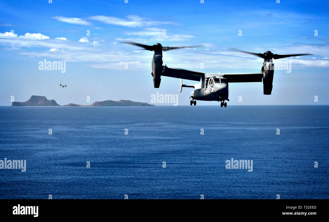 190403-N-RI884-0134 SOUTH CHINA SEA (April 3, 2019) MV-22 Osprey ...