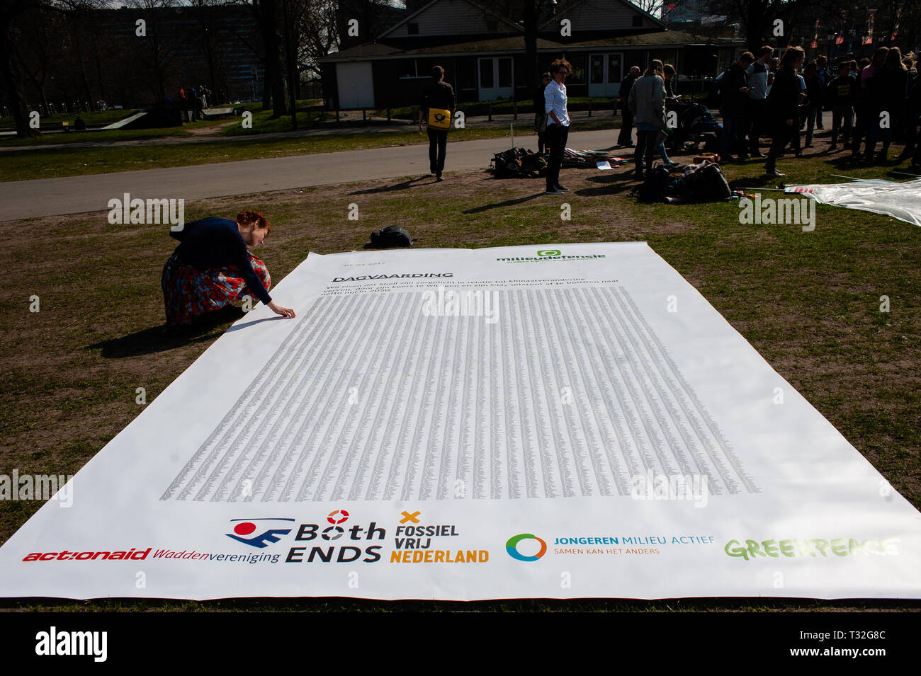 Royal dutch shell headquarters hi-res stock photography and images - Alamy