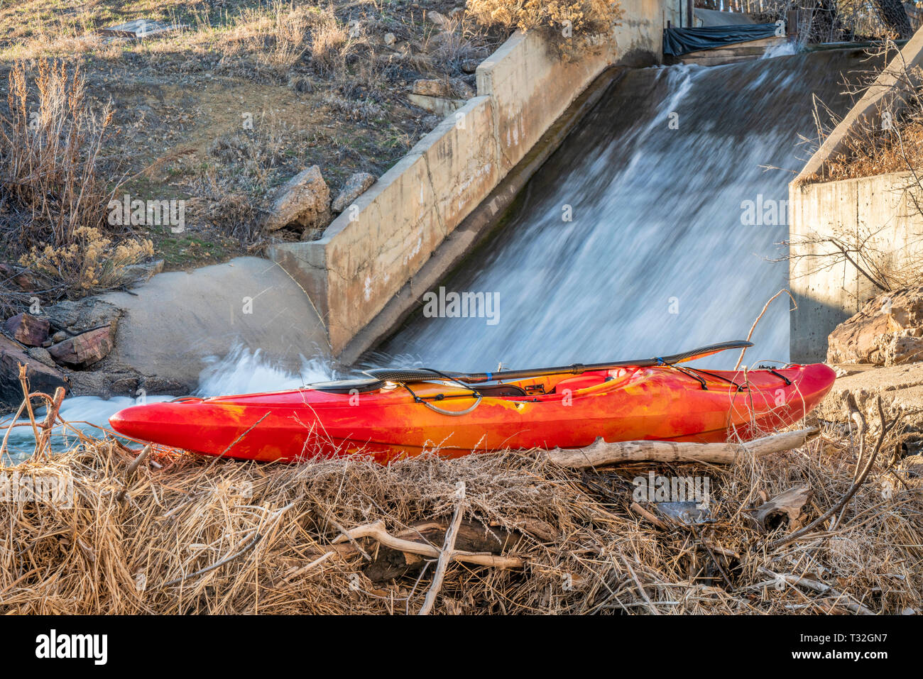 Whitewater kayak driftwood dam hi-res stock photography and images - Alamy