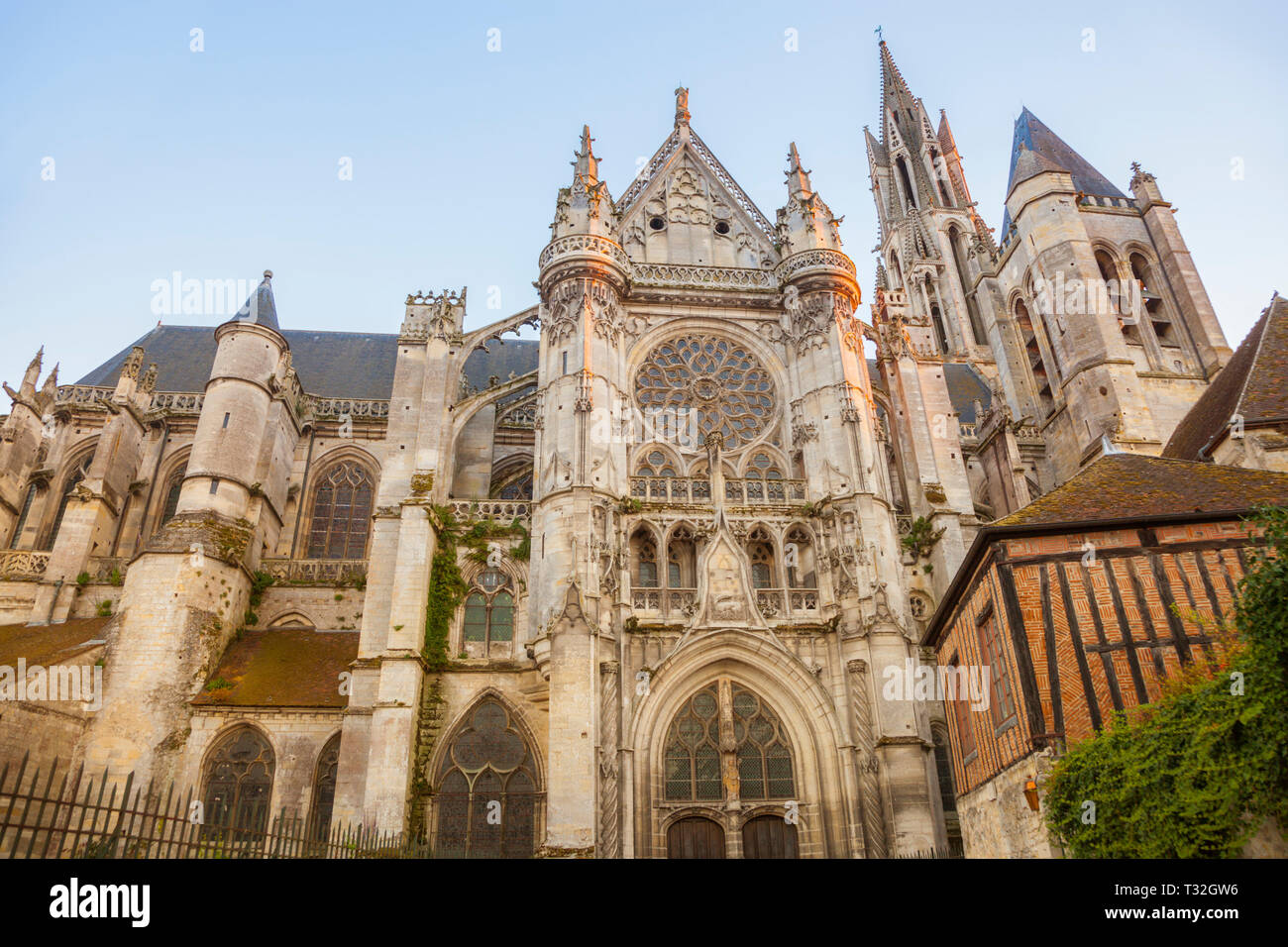 France senlis street town hi-res stock photography and images - Alamy