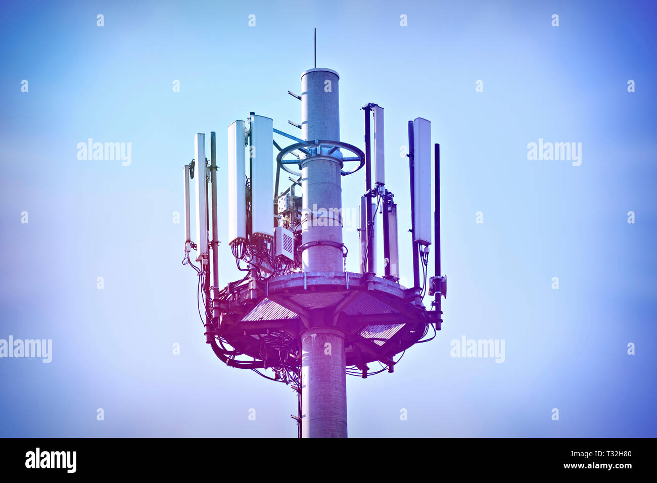 Handy mast hi-res stock photography and images - Alamy
