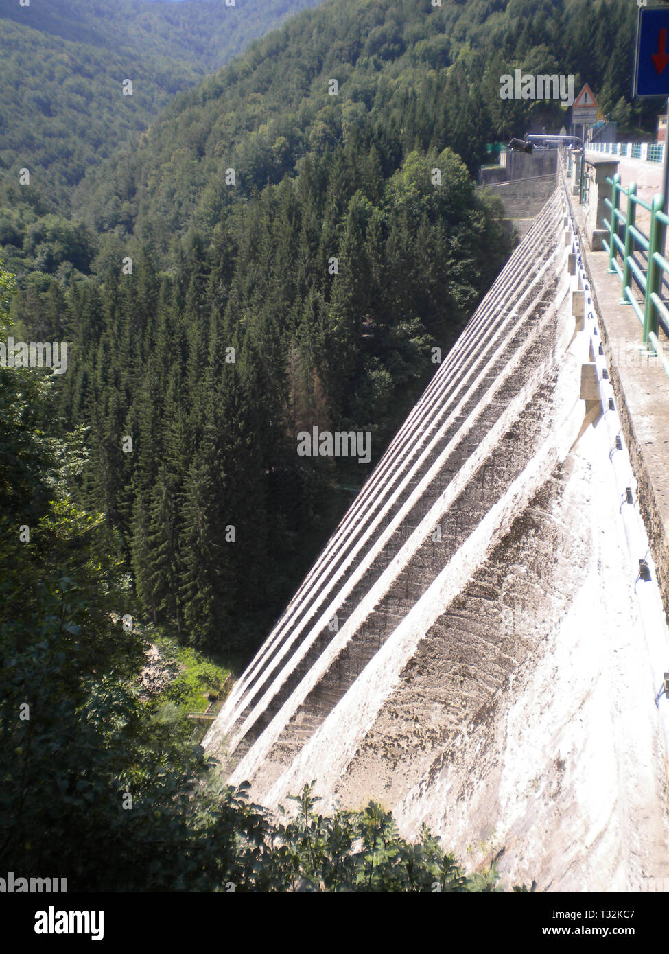 Breakwater stone water hi-res stock photography and images - Alamy
