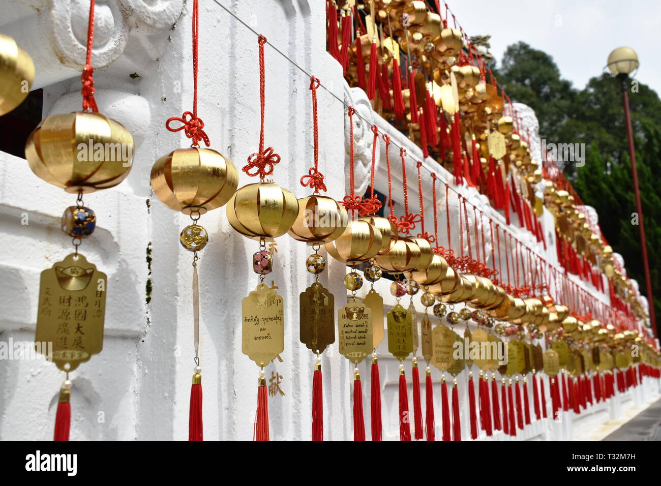 Yuchi Taiwan March 29, 2019 : golden bell donation and writing name for ...