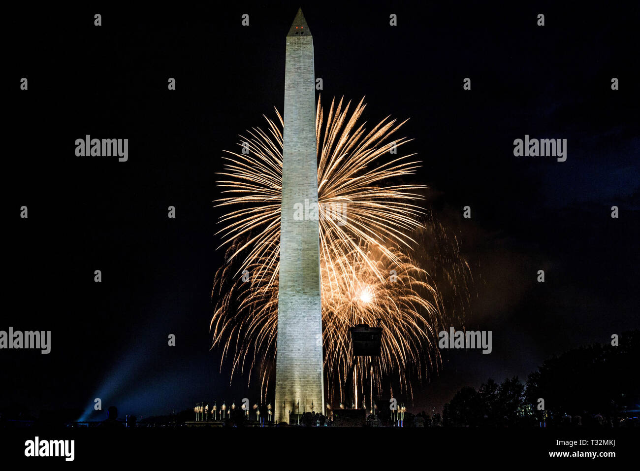 Washington monument fire works hi-res stock photography and images - Alamy