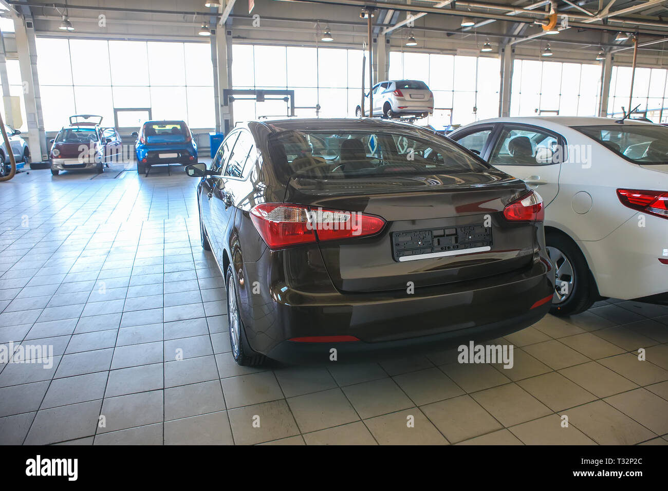 Different cars inside the car service Stock Photo - Alamy