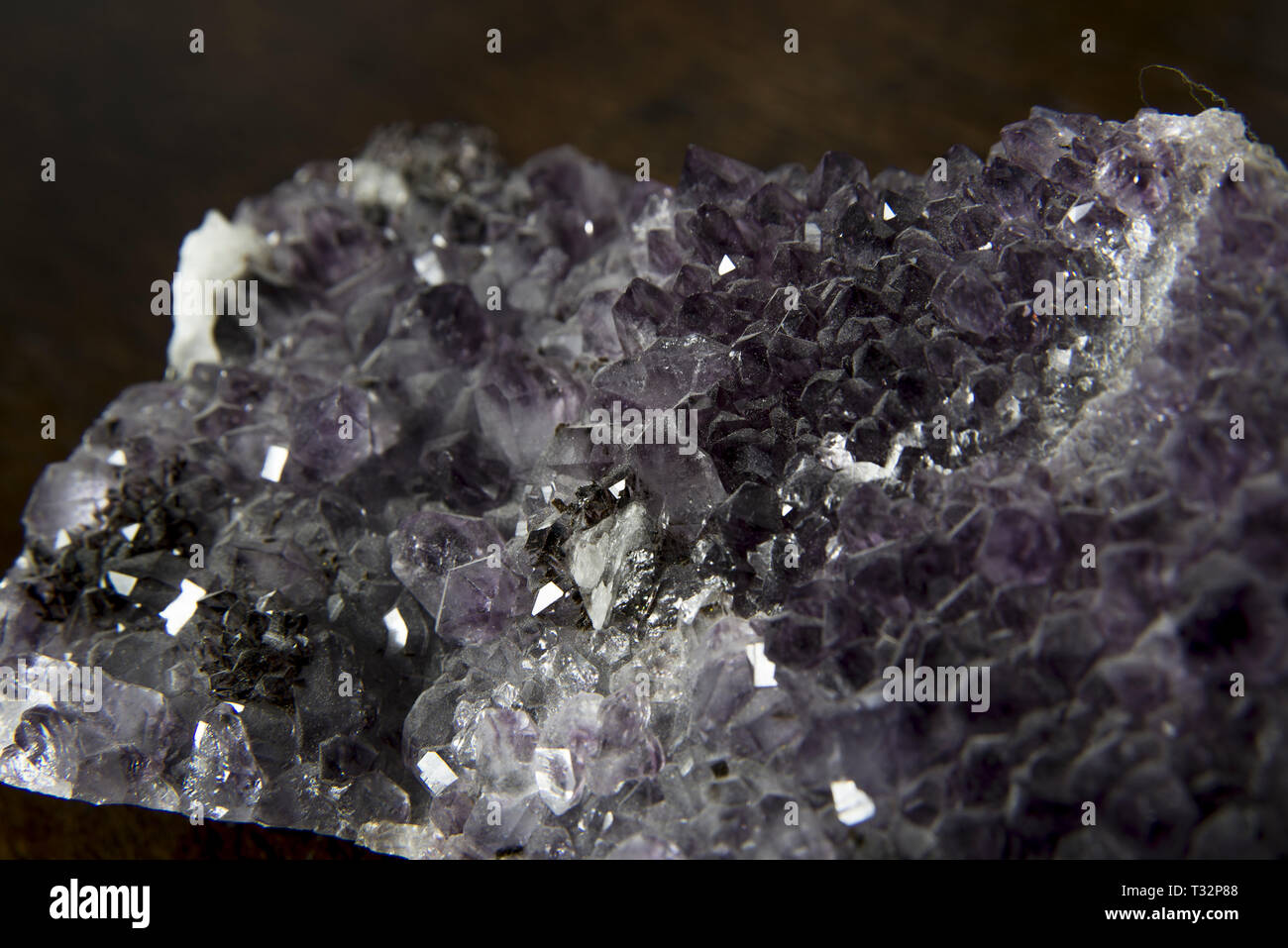 Purple geode hi-res stock photography and images - Alamy