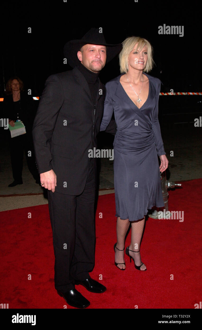 LOS ANGELES, CA. January 07, 2001: Singers TIM McGRAW & wife FAITH HILL ...