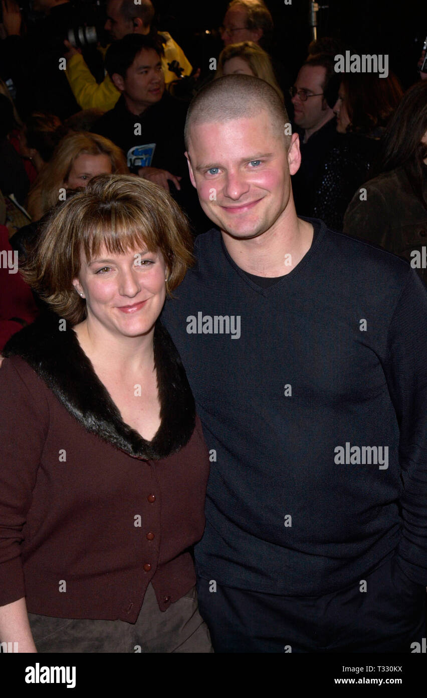 LOS ANGELES, CA. February 07, 2001: Actor STEVE ZAHN & wife ROBYN ...