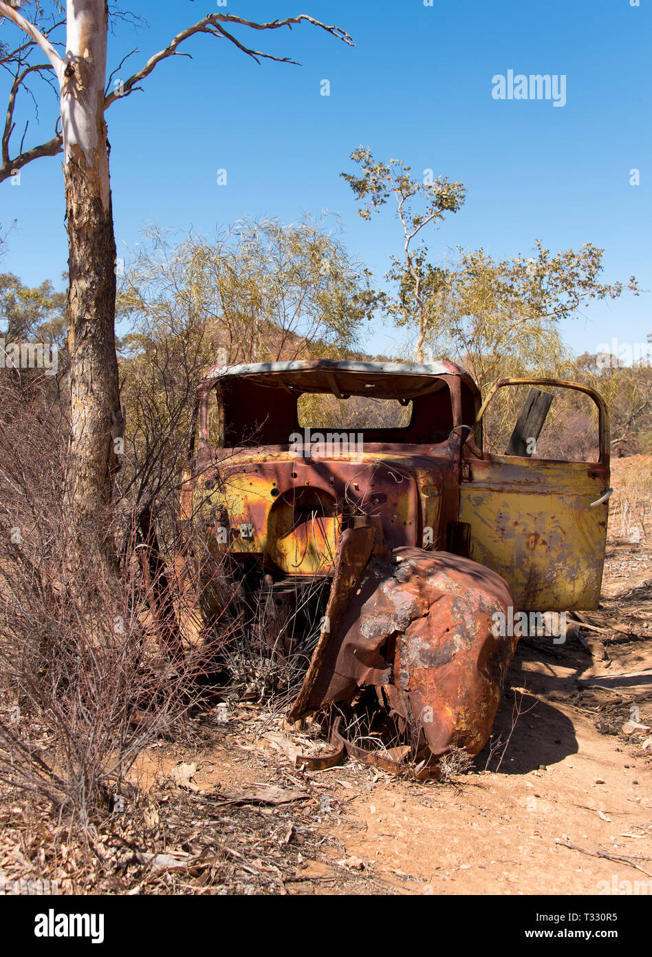Abandoned car australia hi-res stock photography and images - Alamy