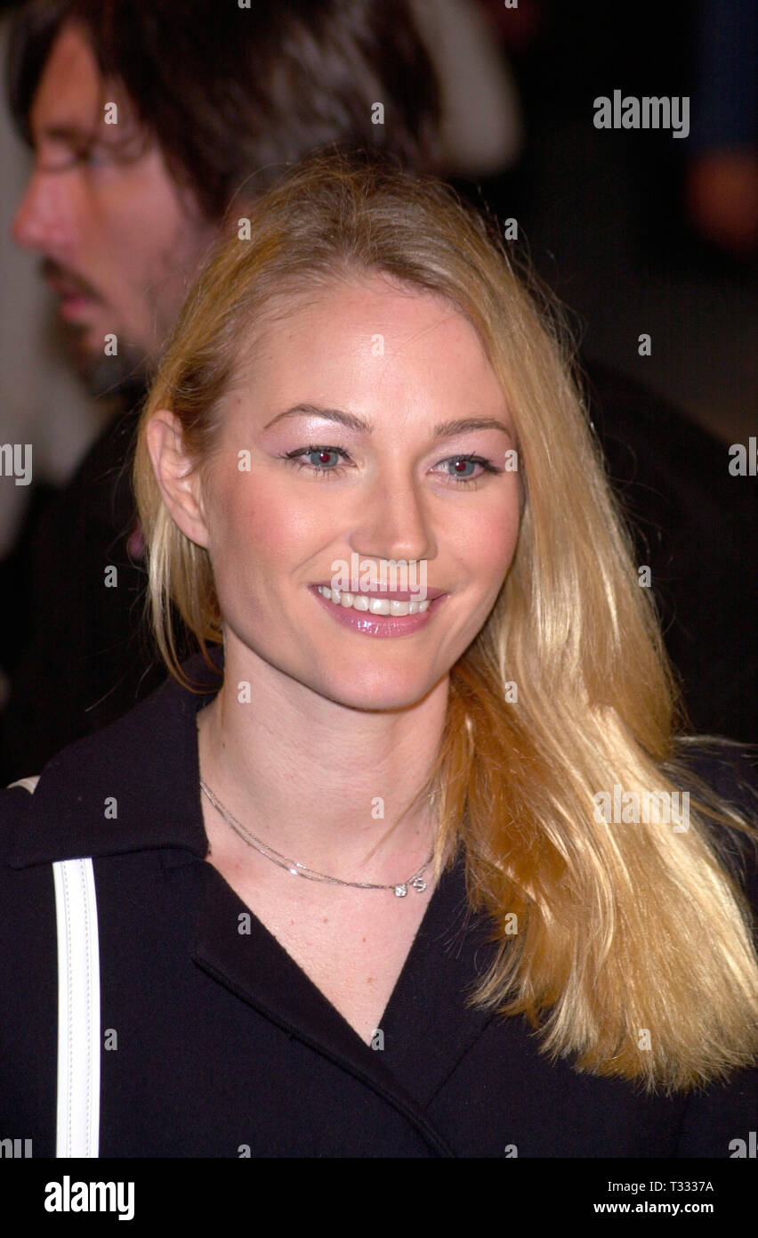 LOS ANGELES, CA. March 29, 2001: Actress SARAH WYNTER at the Hollywood ...