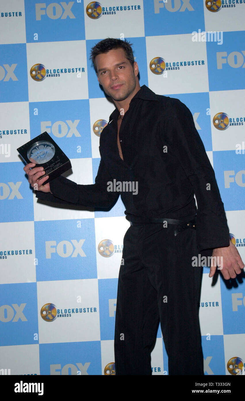 LOS ANGELES, CA. April 10, 2001: Pop star RICKY MARTIN at the 2001 ...