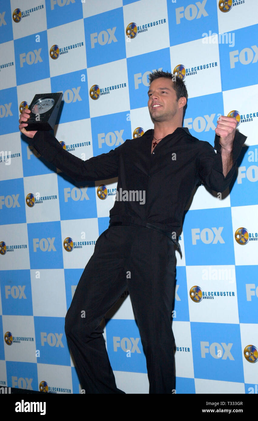 LOS ANGELES, CA. April 10, 2001: Pop star RICKY MARTIN at the 2001 ...