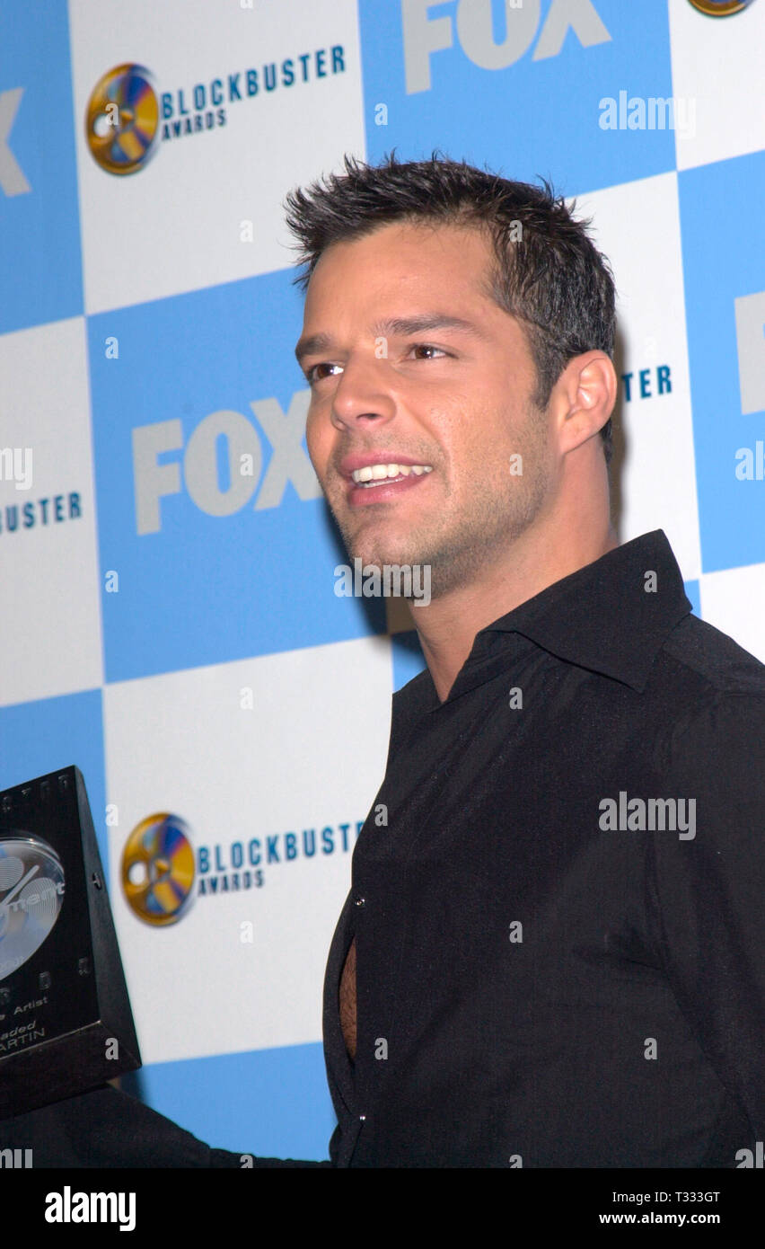 LOS ANGELES, CA. April 10, 2001: Pop star RICKY MARTIN at the 2001 ...
