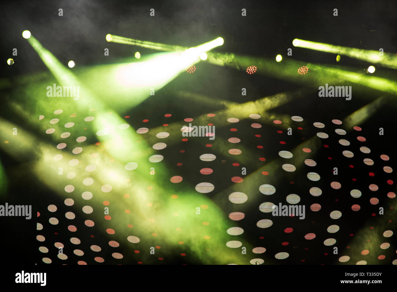 Light beams on stage hi-res stock photography and images - Alamy