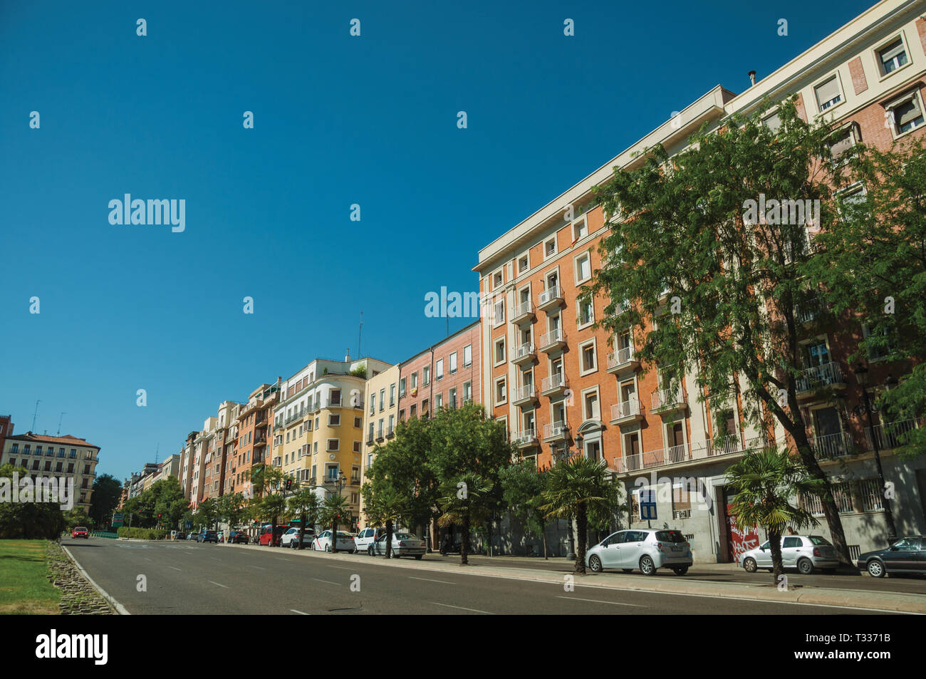 Typical apartment building madrid hi-res stock photography and images ...