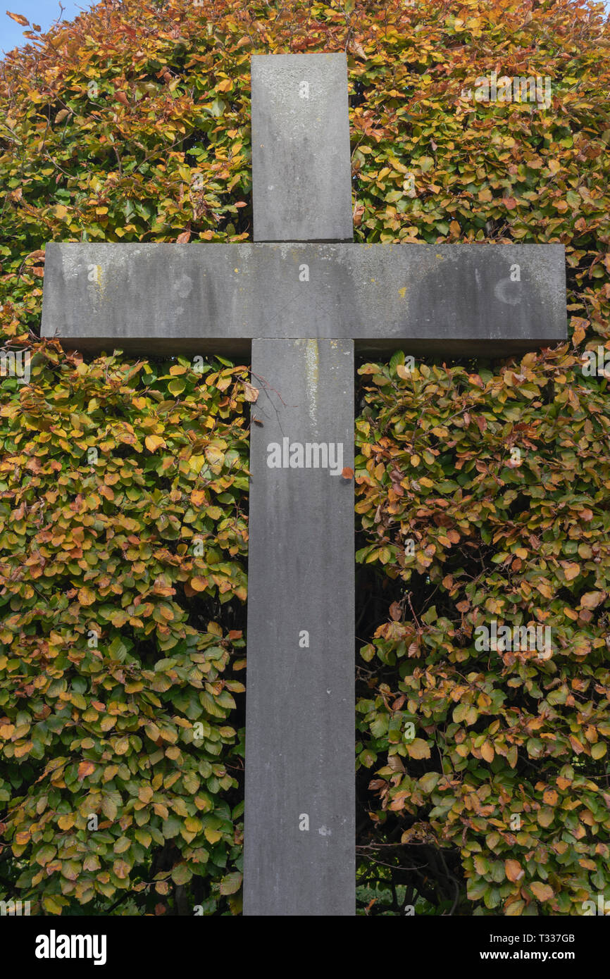 A large and very heavy concrete cross Stock Photo - Alamy