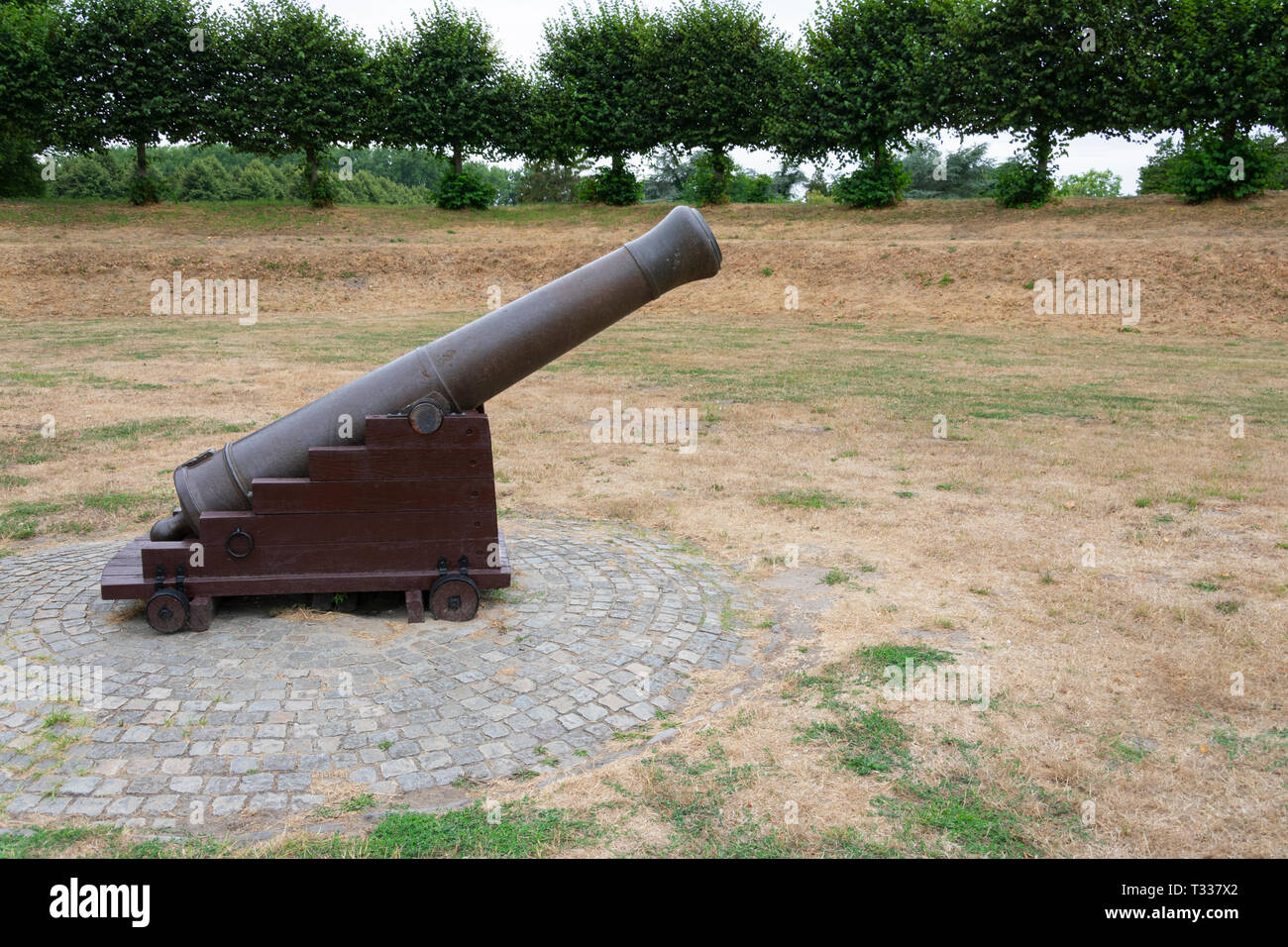 Old cannon army museum hi-res stock photography and images - Alamy