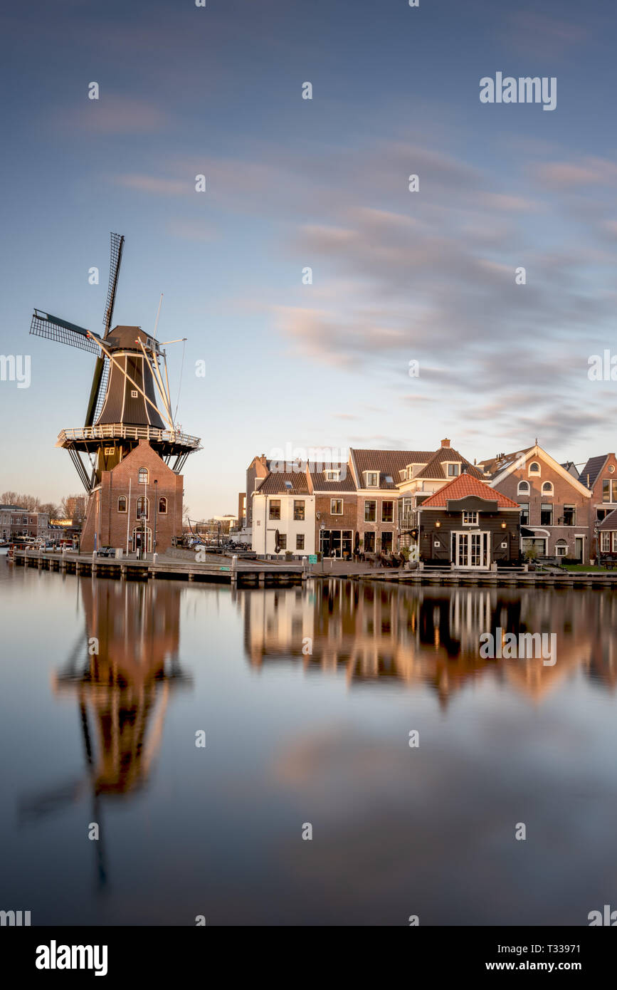 Dutch windmill houses hi-res stock photography and images - Alamy