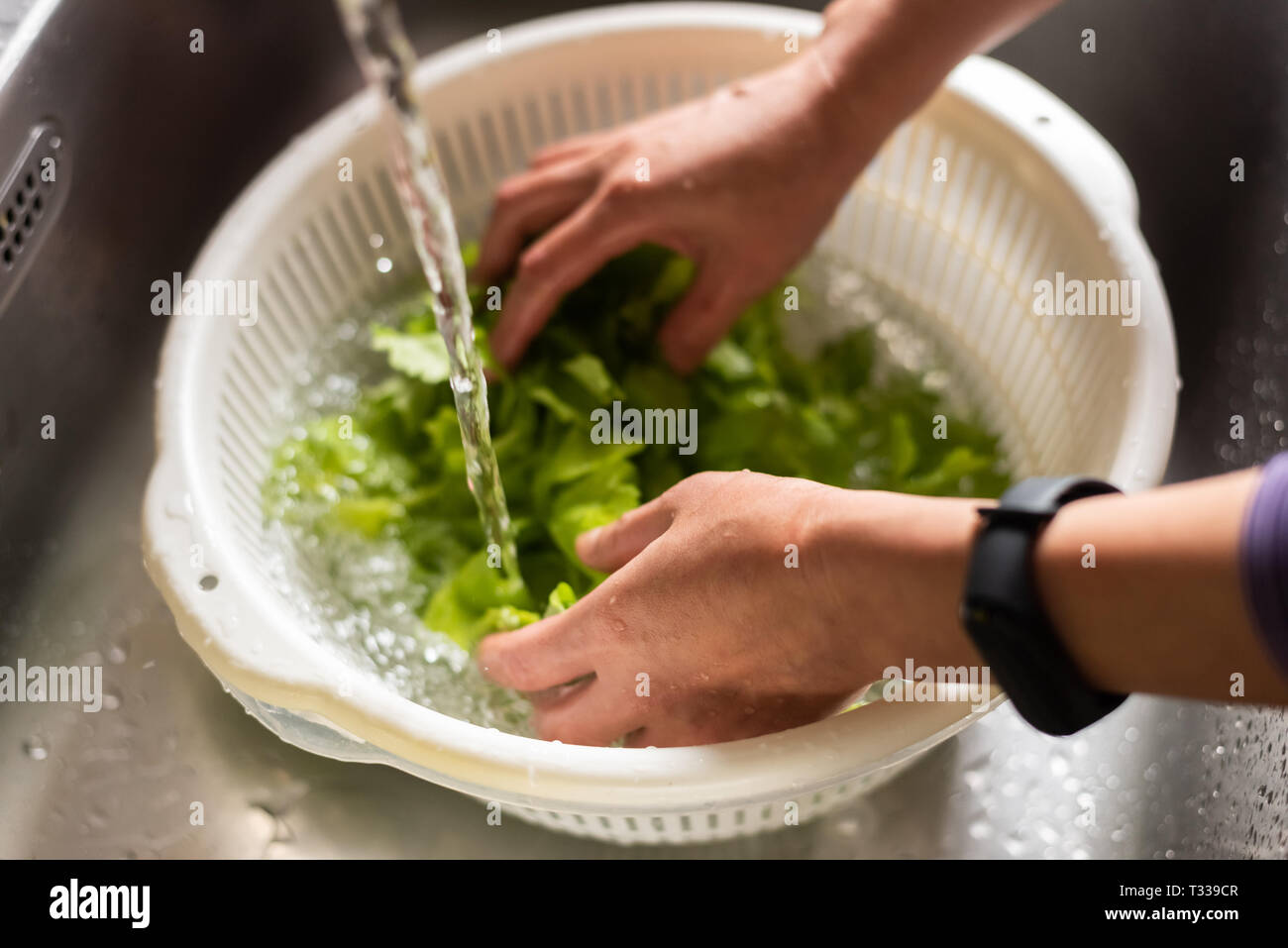woman washing vegetables in the sink at home Stock Photo - Alamy