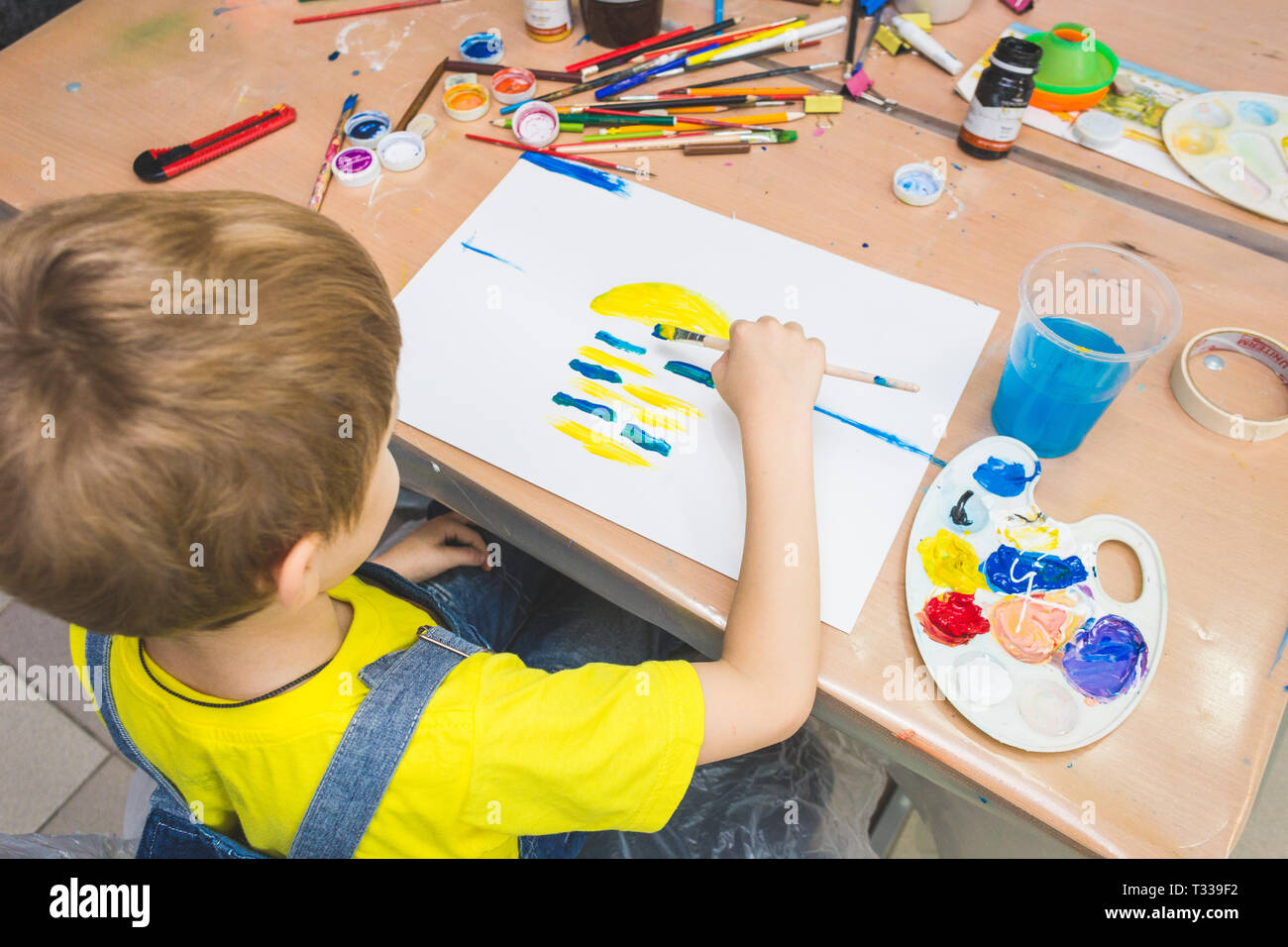 Person sat drawing hi-res stock photography and images - Alamy