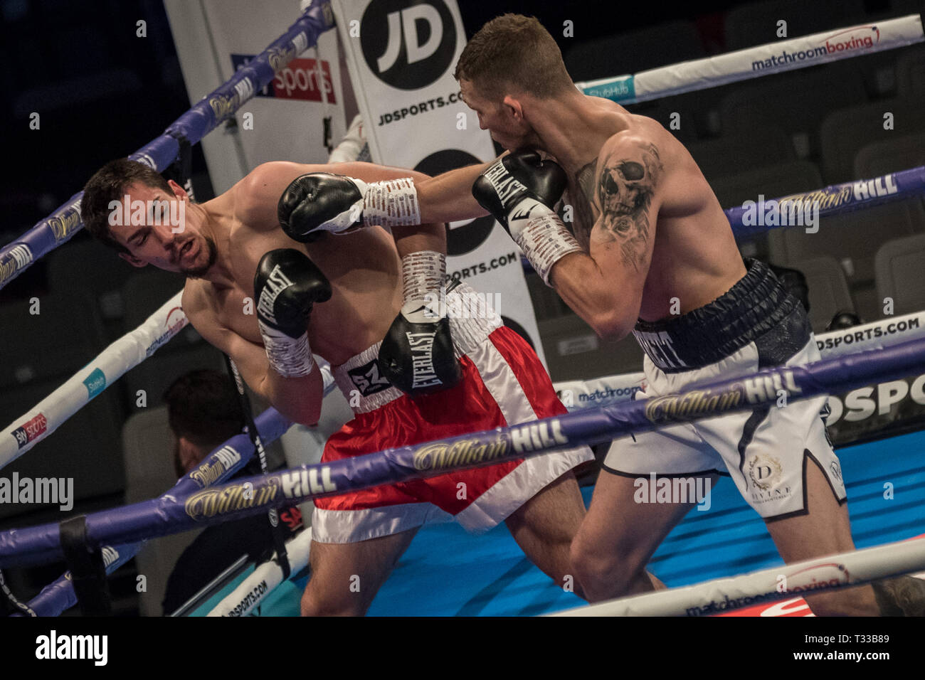 Lewis Syrett vs Danail Stoyanov. Syrett wins the Middleweight fight 40 ...