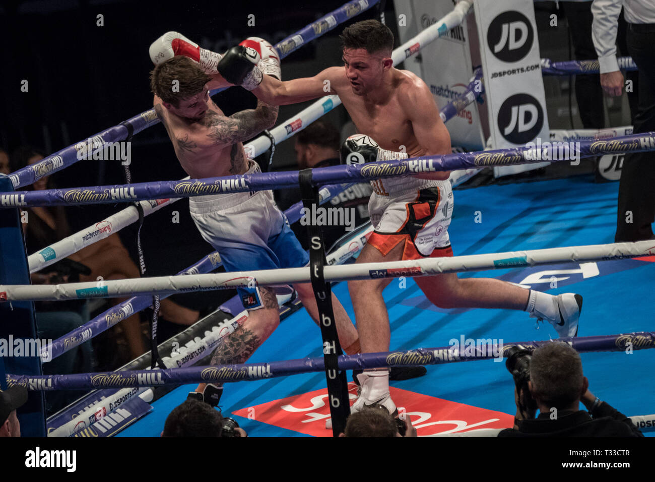 Tom Ansell vs Chris Adaway. Adaway wins the Super-Lightweight fight 39 ...