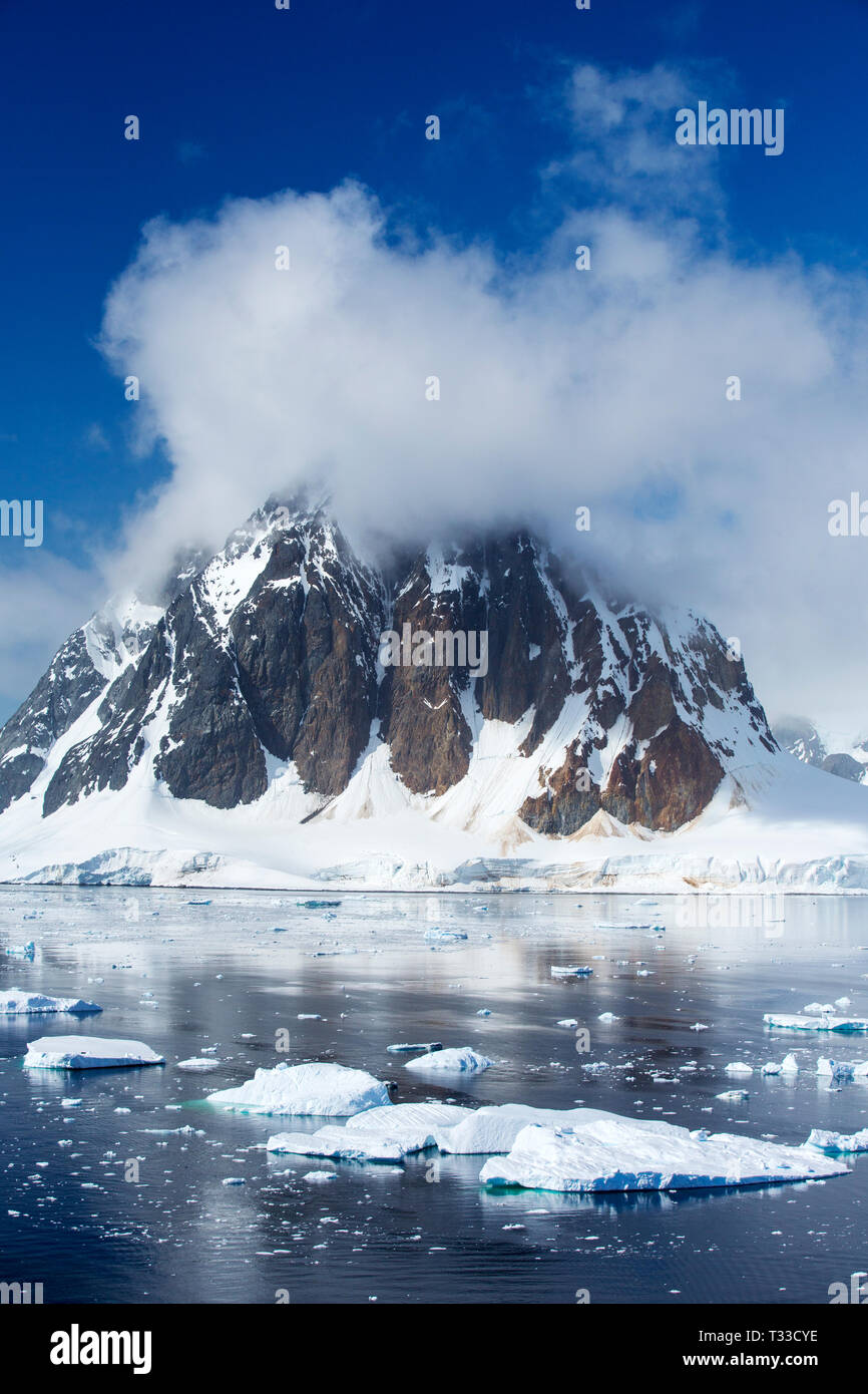 Antarctic scenery at Port Charcot, Wilhelm Archipelago, Antarctic ...