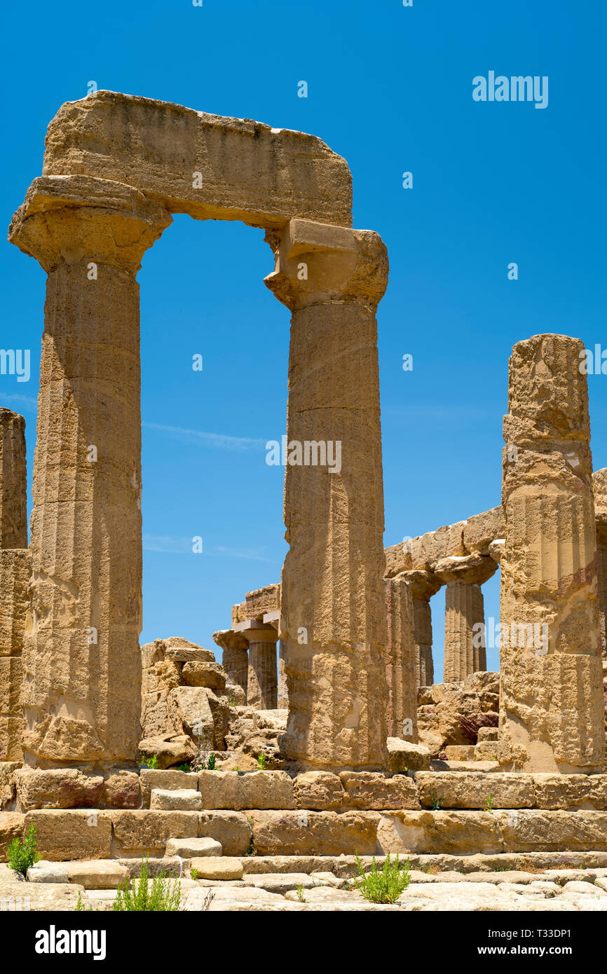 Doric style hi-res stock photography and images - Alamy