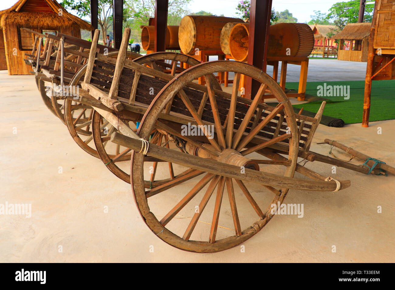 Primitive wooden wheel cart hi-res stock photography and images - Alamy