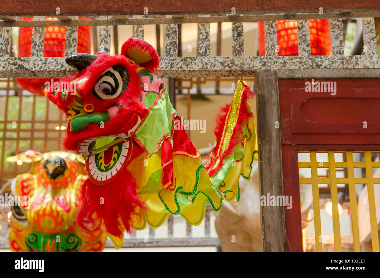 Traditional chinese lion dance head Stock Photo - Alamy
