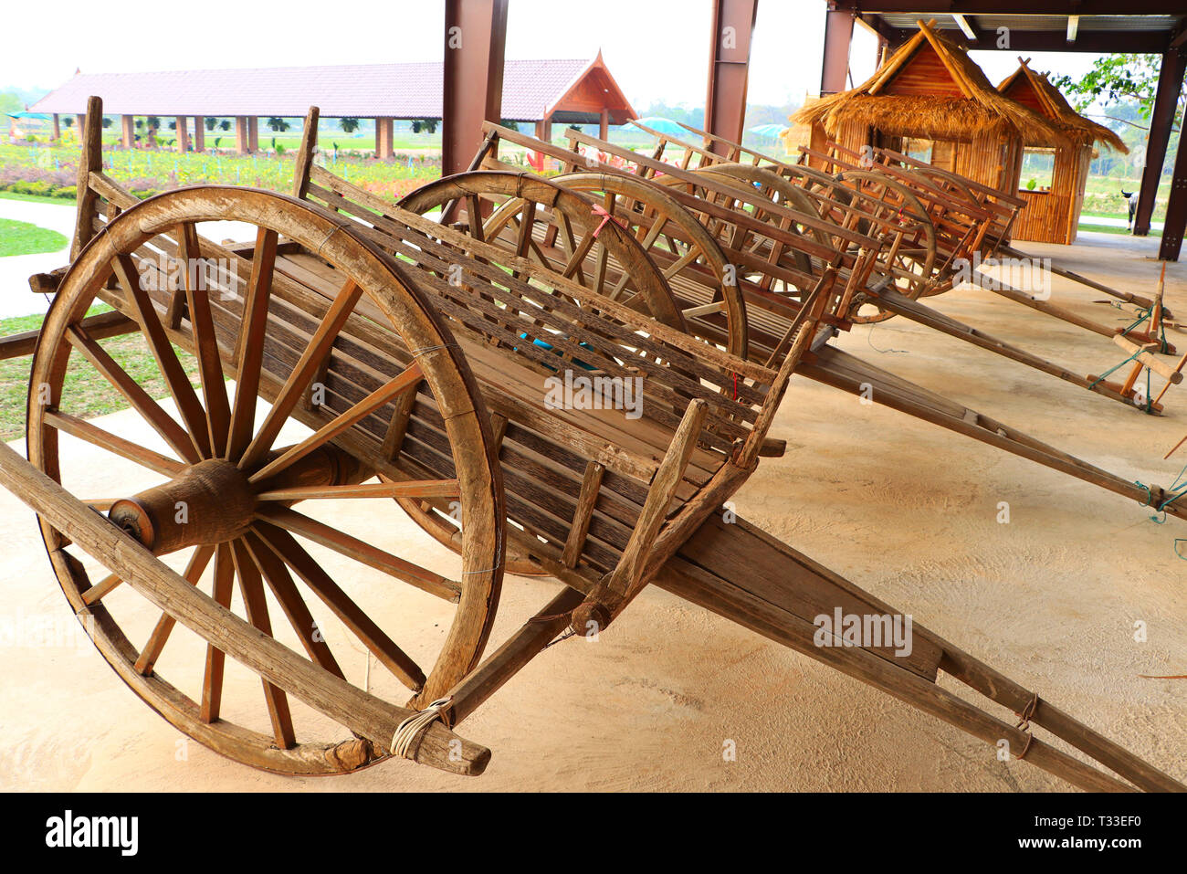 Primitive wooden wheel cart hi-res stock photography and images - Alamy