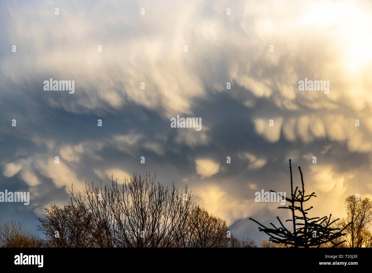 Bizarre cloud towers during a winter thunderstorm Stock Photo - Alamy