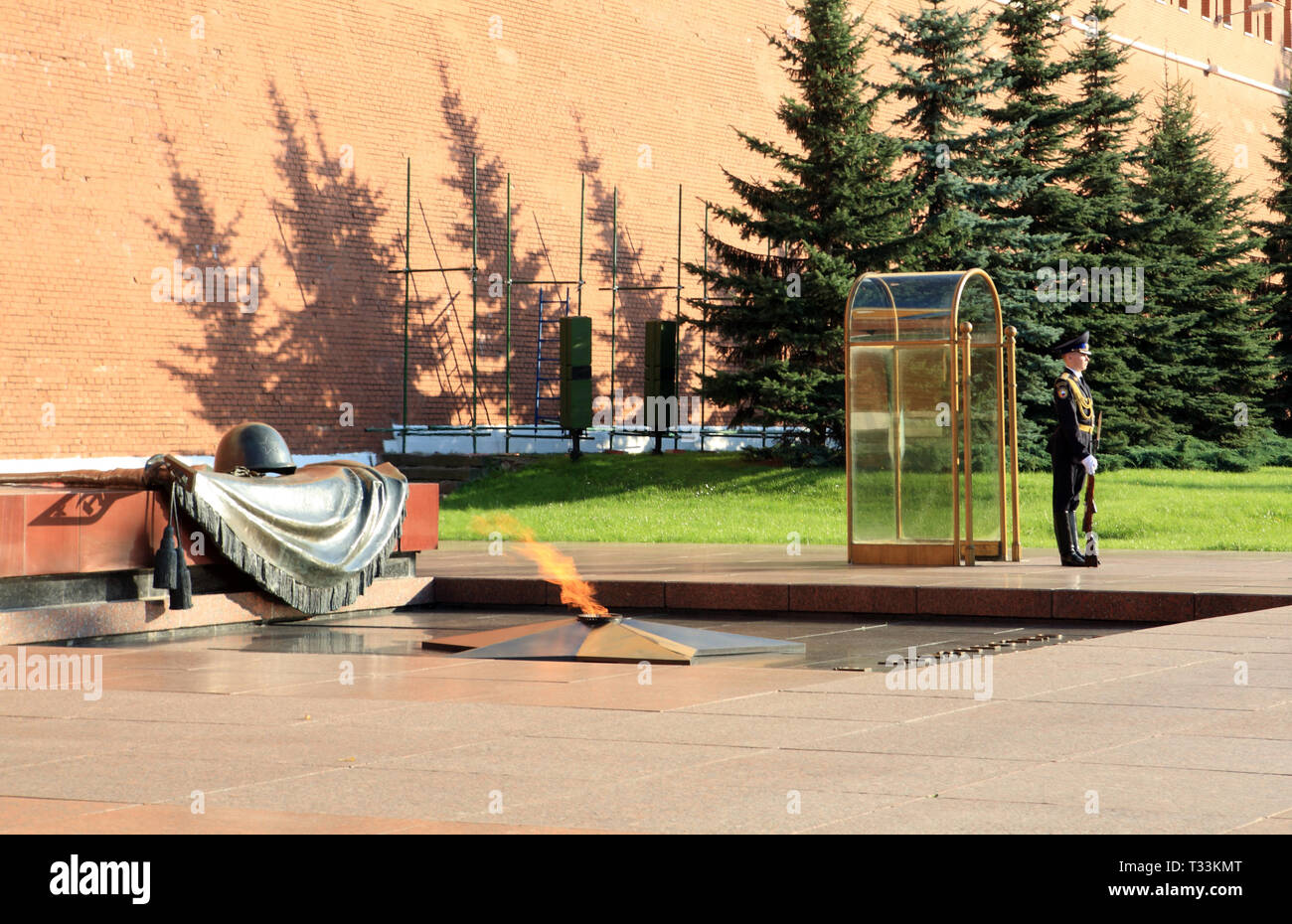 russian Kremlin soldiers at eternal flame post Stock Photo - Alamy