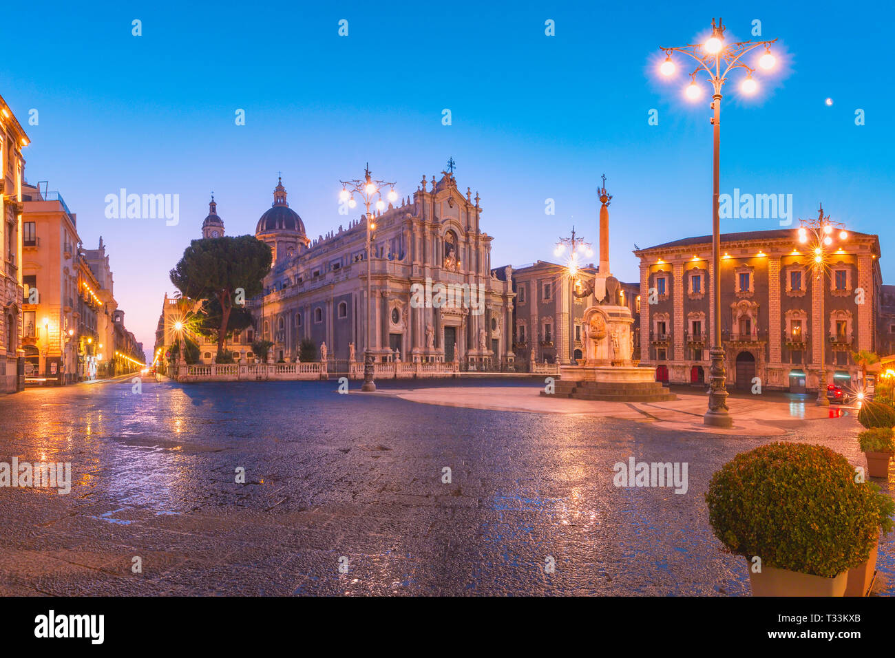 Sicilian square hi-res stock photography and images - Alamy