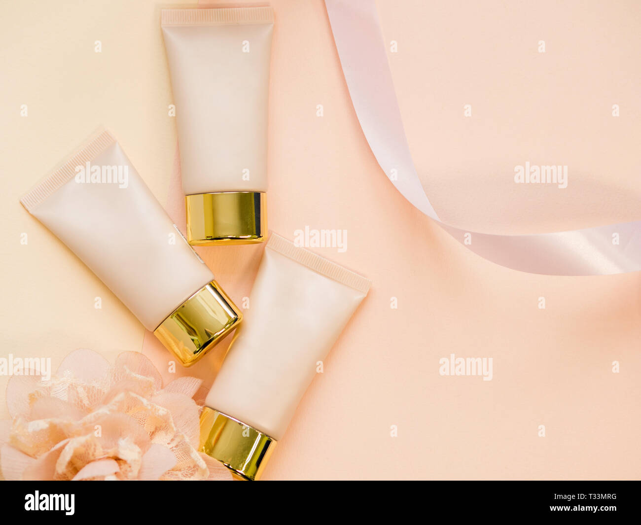 Three shades of concealer in the tube, tonal Foundation for perfect ...