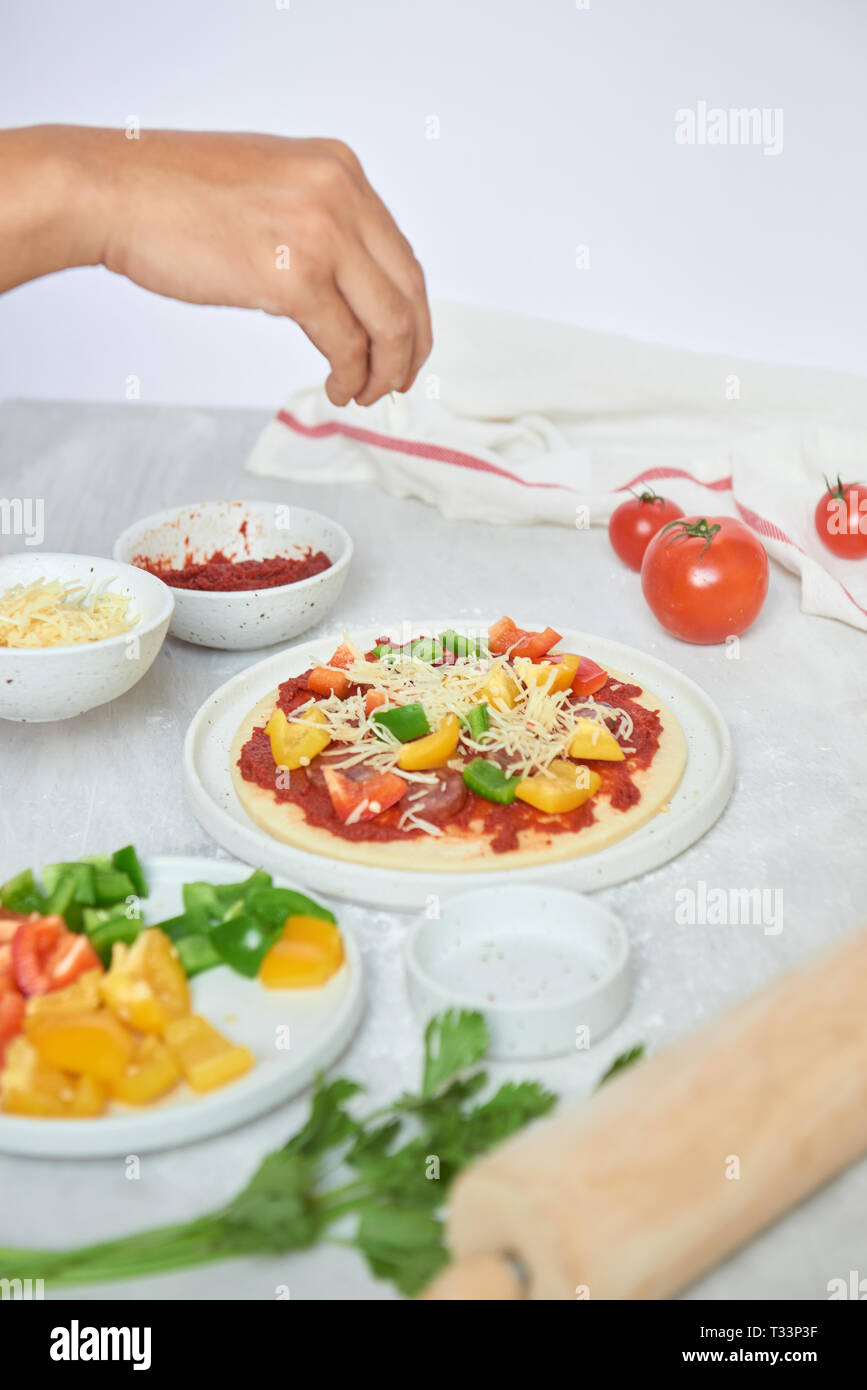 Preparing individual pizzas from pizza bar Stock Photo - Alamy