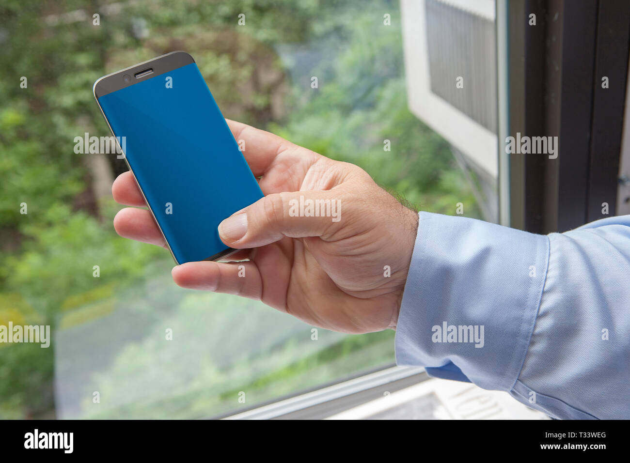 Hands smartphone display 5g hi-res stock photography and images - Alamy