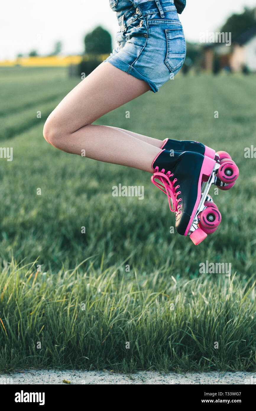 Girl rollerblading jump hi-res stock photography and images - Alamy