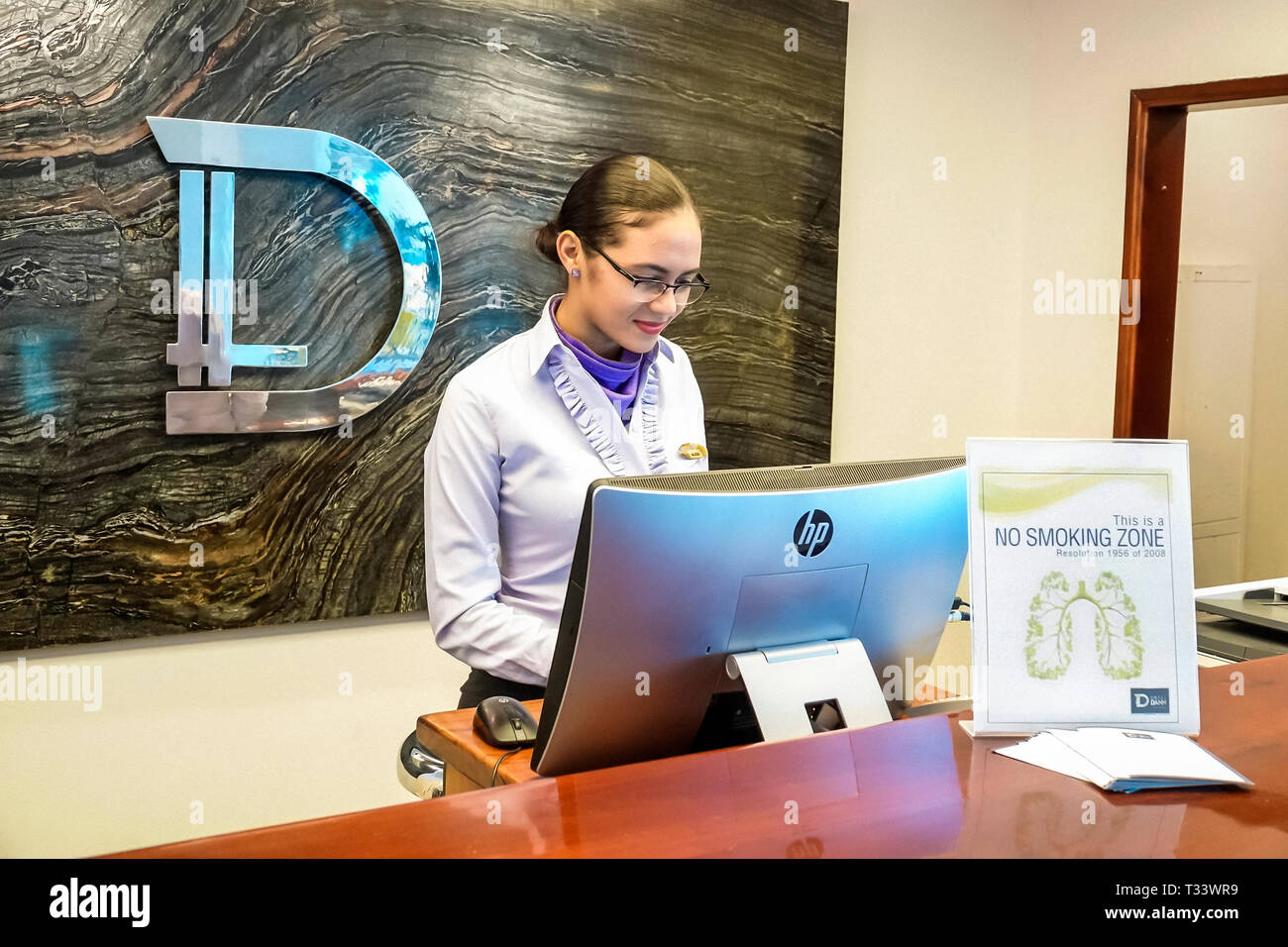 Hispanic clerk hi-res stock photography and images - Alamy