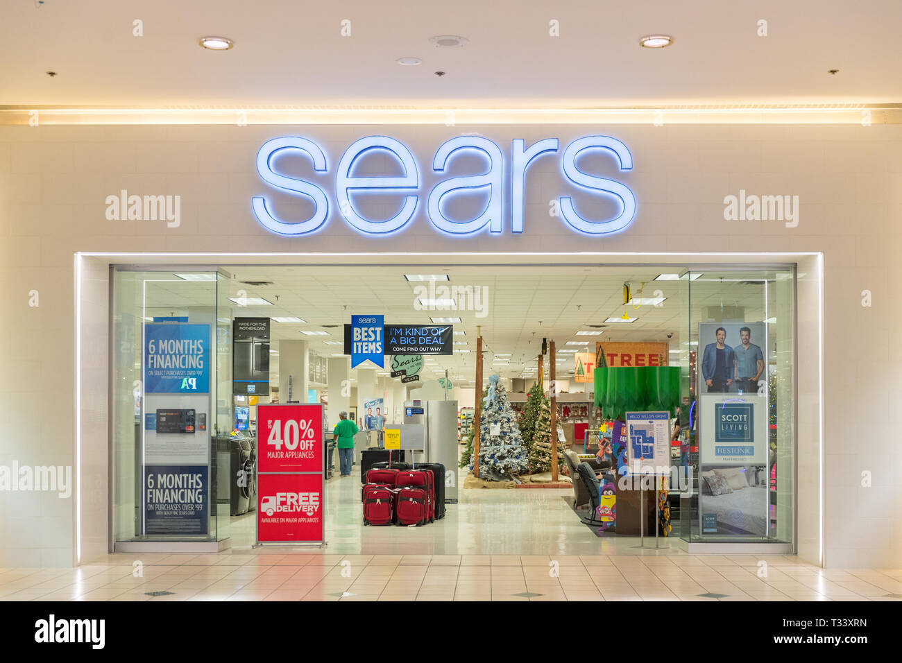 Philadelphia Pennsylvania，October 7 2018:The Sears retail store sign ...
